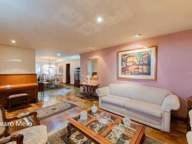 Casa no Mangabeiras, com 4 quartos, 8 vagas cobertas, lazer com piscina e linda vista