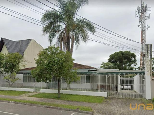 Casa no Mercês de 208.4 m² com 10 quartos