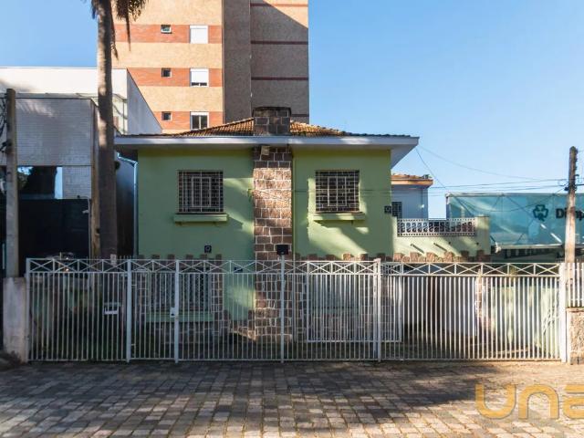 Casa no Mercês de 214 m²