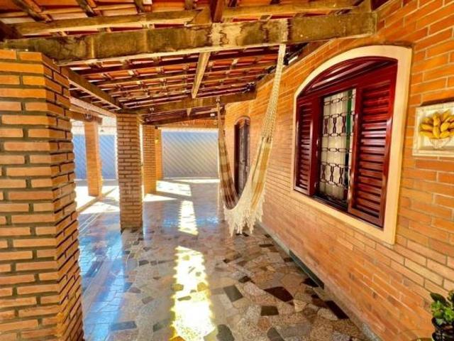 Casa no Miramontes por R$ 500.000,00