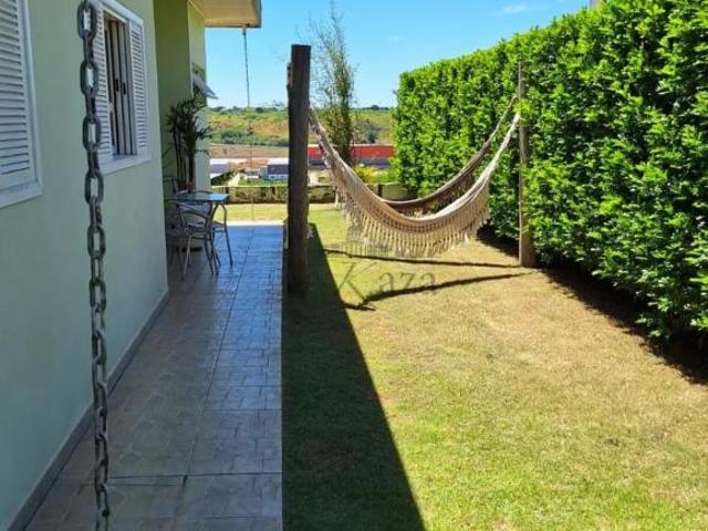 Casa no Mirante do Vale em Jacareí por R$ 1.900.000. Terreno amplo, 04 dormitórios 01 suíte
