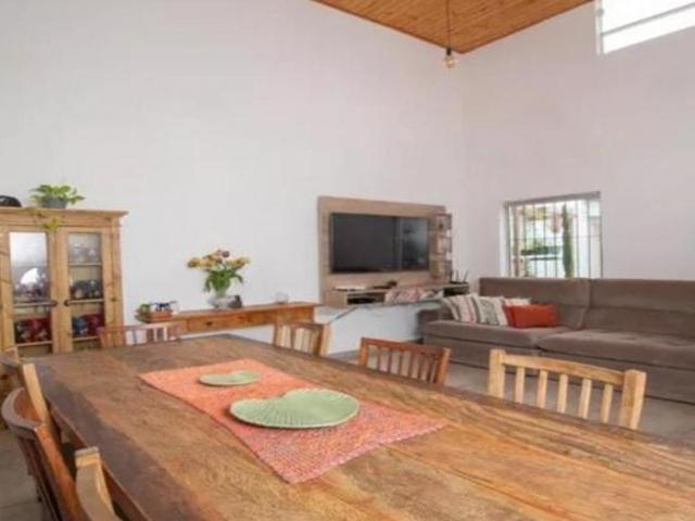 Casa no Moinho Velho com 5 dormitórios e 2 suítes