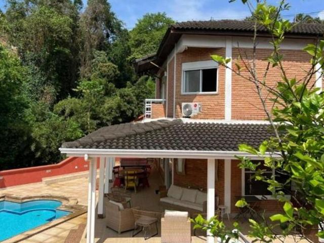 Casa no Morro da Santa Terezinha Condomínio fechado com segurança total em Santos!