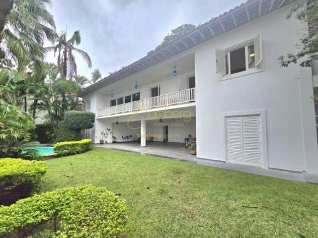 Casa no Morumbi com 3 dormitórios, suíte, piscina e churrasqueira