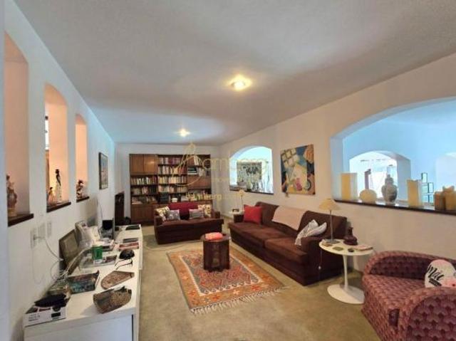 CASA NO MORUMBI COM 4 DORMITÓRIOS
