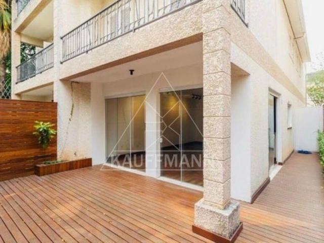 Casa no Morumbi para Venda 3 Dormitórios 3 Suítes, 2 Vagas, 300m² de Á.C