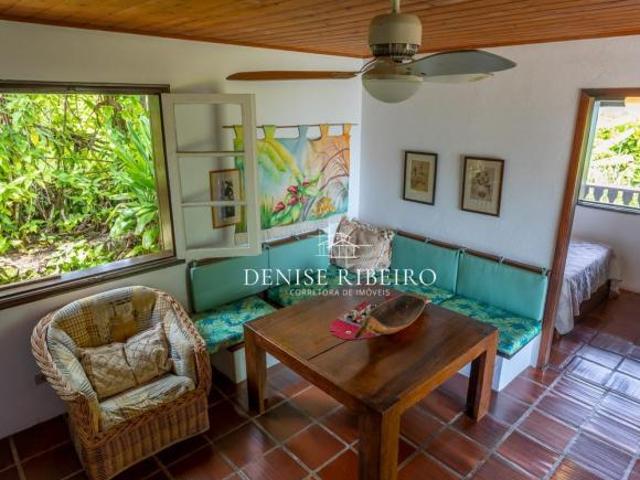 Casa no norte de Ilhabela à venda com vista