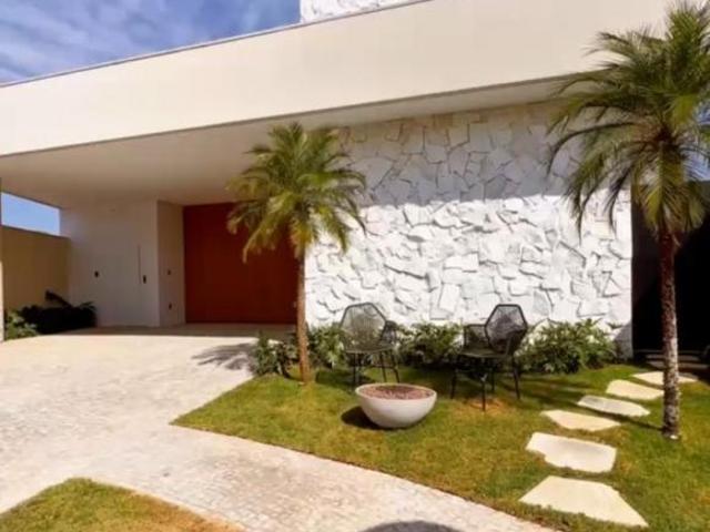 Casa no Olivito por R$ 2.800.000,00