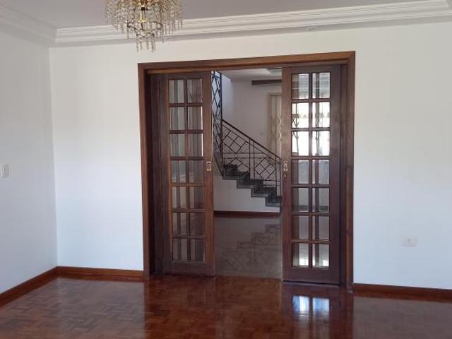 Casa no Ahú 361m² c/ Amplo Terreno 748,5m²