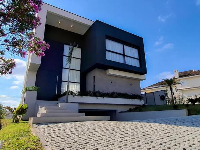 Casa no Alphaville com Vista para o Lago e Quatro Suítes