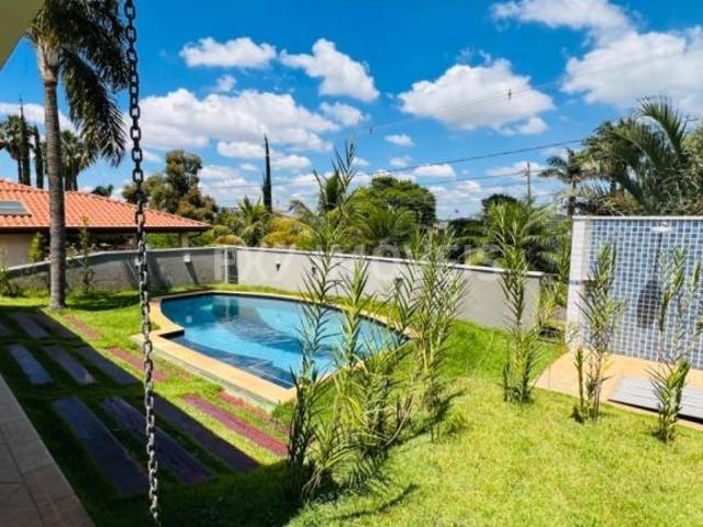 Casa no Alphaville Campinas com 2 suítes no piso térreo e 2 quartos no piso superior