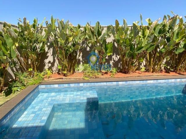 CASA NO ALPHAVILLE II COM 3 SUITES