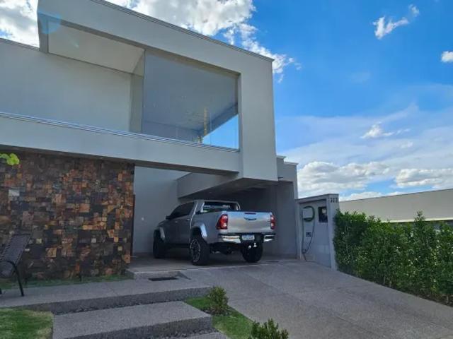 Casa no Alphaville IV com escritório