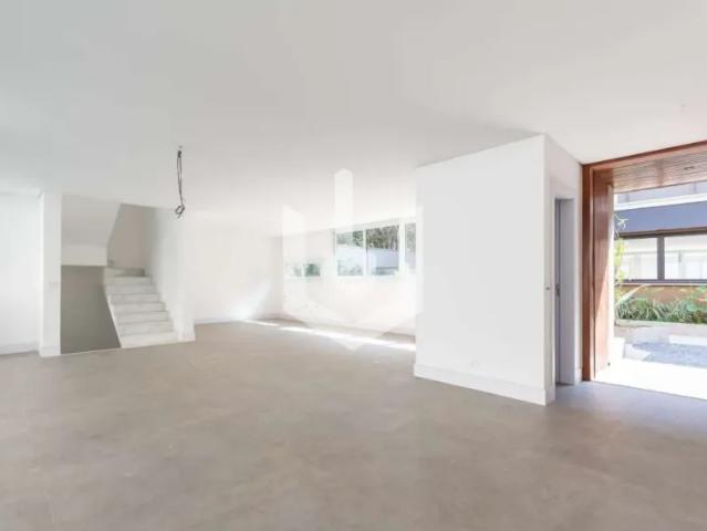 Casa no Alto da Boa Vista de 367m² com 4 dormitórios