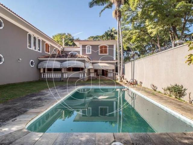 CASA NO ALTO DA BOA VISTA DE 760M² ÁREA CONSTRUIDA