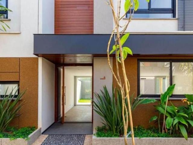 Casa no Alto da Boa Vista em Condomínio Fechado