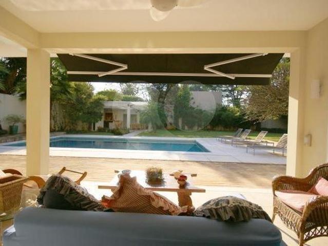 Casa no Alto de Pinheiros com 5 suítes!