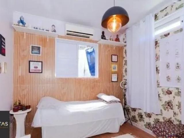 Casa no bairro Tristeza de 4 dormitórios e 4 vagas