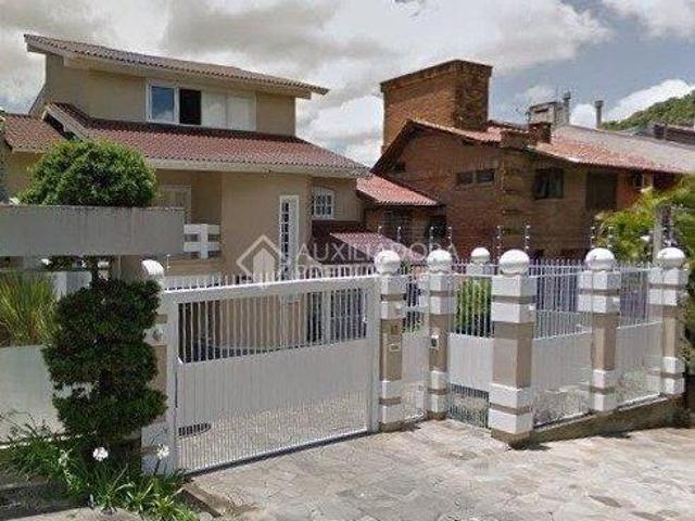 Casa no bairro Vila Assunção 4 dormitórios 272 m²