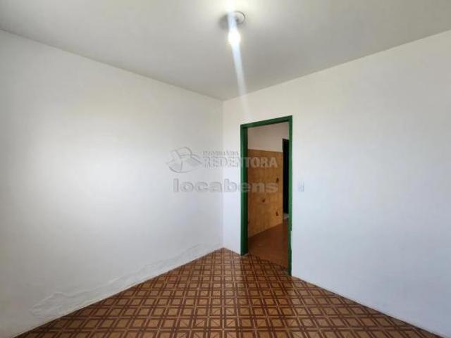 Casa no bairro Vila Ideal/Jardim Bela Vista com 03 dormitórios e 02 vagas de garagem