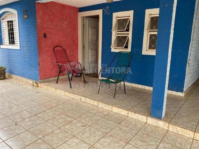 Casa no bairro Anchieta com 02 dormitórios e 01 vaga de garagem