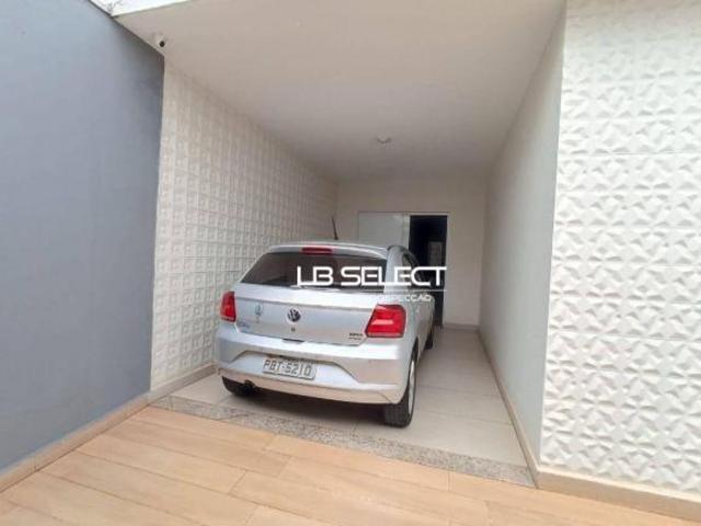 Casa no bairro Aparecida com três quartos, uma suíte e duas vagas de garagem