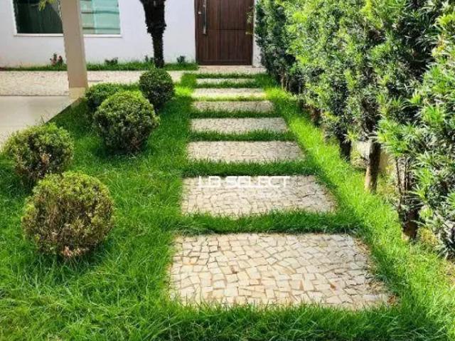 Casa no bairro Bosque dos Buritis com três quartos, sendo uma suíte com área gourmet