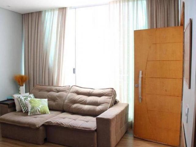 Casa no bairro Bosque dos Burits com três quartos, uma suíte e varanda
