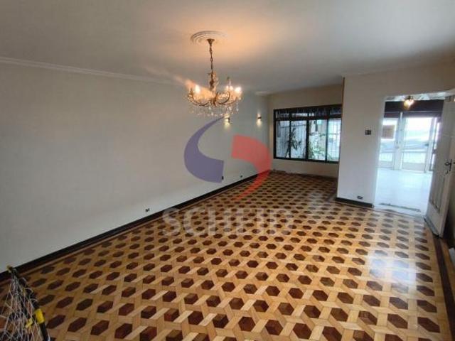 Casa no bairro Campo Grande com 3 quartos/1 suíte, sala, 3 banheiros e 2 vagas