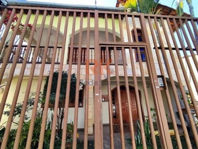 Casa no Bairro Castelo, 04 Quartos com armários, sendo 01 suíte máster, com varanda