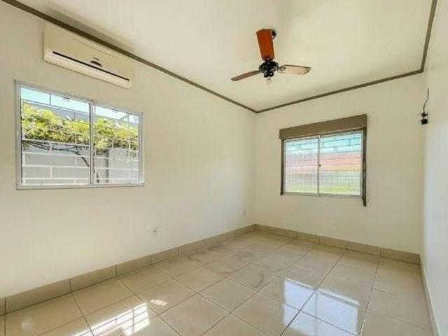 Casa no bairro Cavalhada de 3 dormitórios e 3 vagas