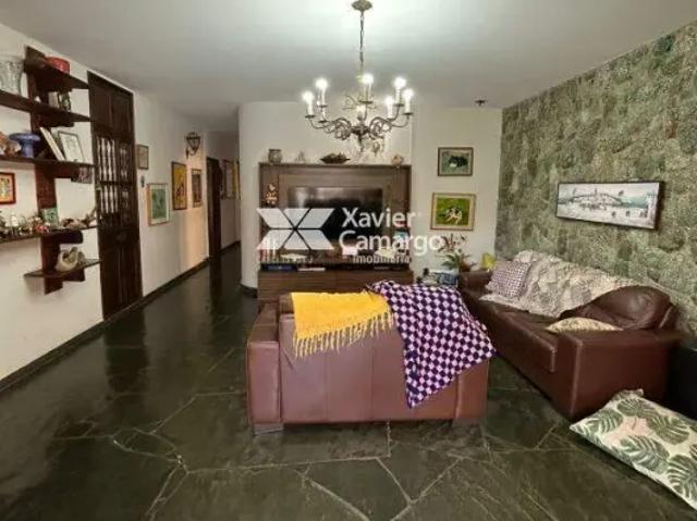 Casa no bairro Cidade Jardim com 3 quartos sendo 1 suíte e piscina