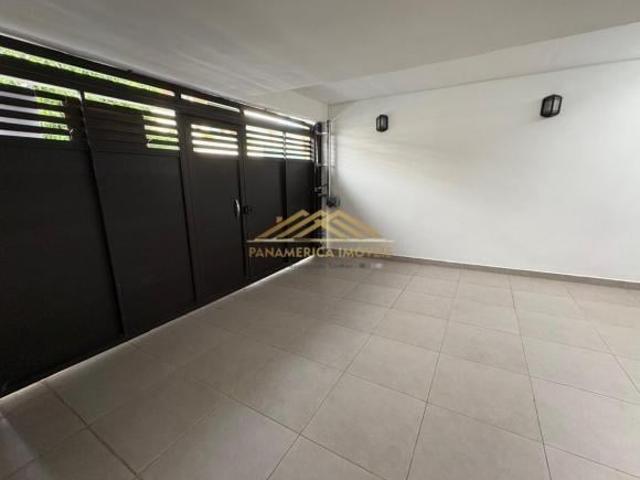 Casa no bairro do Jardim Marajoara, 3 dorms, 1 suíte, escritório, edícula