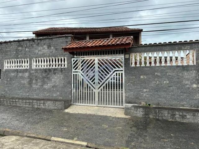 Casa no Bairro Gaivota com 06 dormitórios lado praia