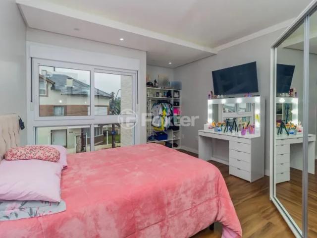 Casa duplex com 220m2 privativos, 4 dormitórios em Guarujá Porto Alegre RS