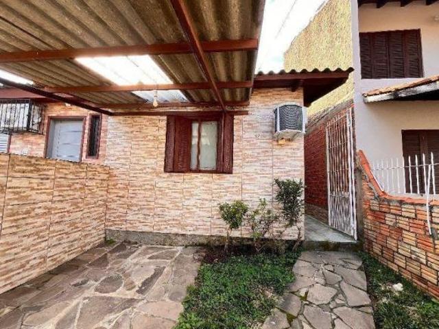 Casa no bairro Hípica 1 Dormitório 1 vaga coberta