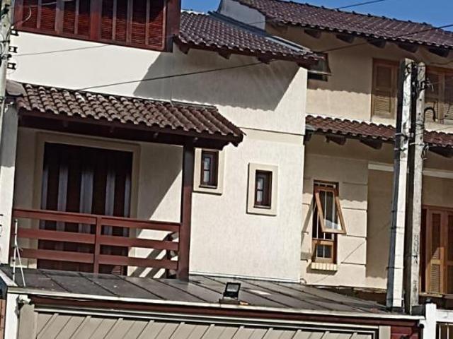 Casa no bairro Hípica 4 dormitórios