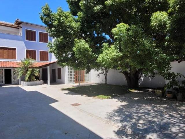 Casa no bairro Ipanema com 291 m² de área privativa e 8 garagens