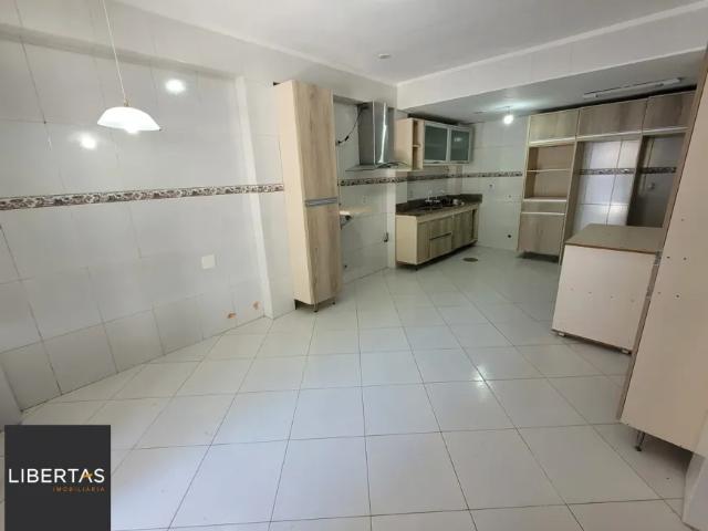 Casa no bairro Ipanema com 291 m² de área privativa e 8 garagens