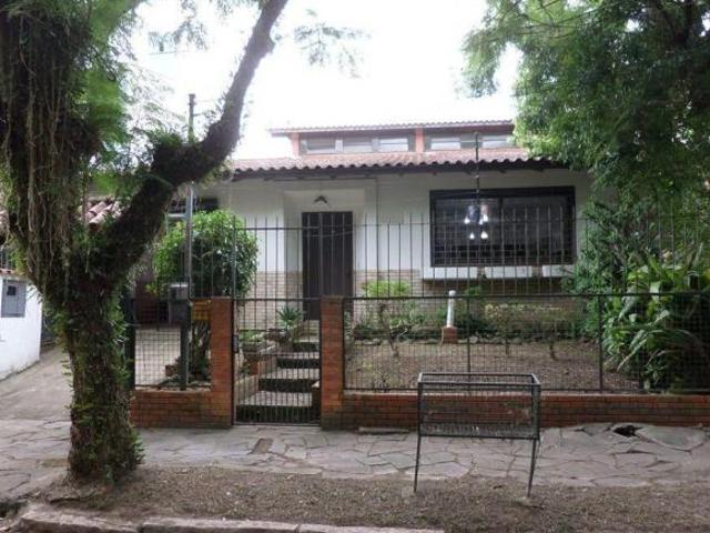 Casa no bairro Ipanema de 3 dormitórios e 2 vagas DESOCUPADA
