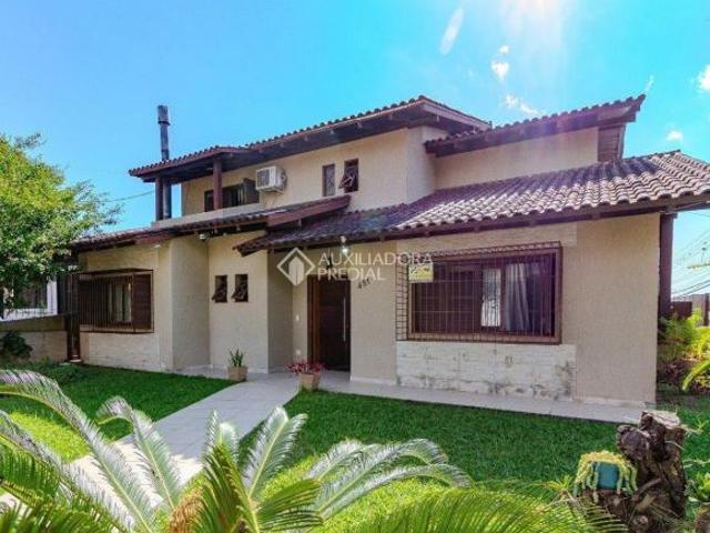 Casa no bairro Ipanema, 4 quartos, jardim, piscina e 2 vagas