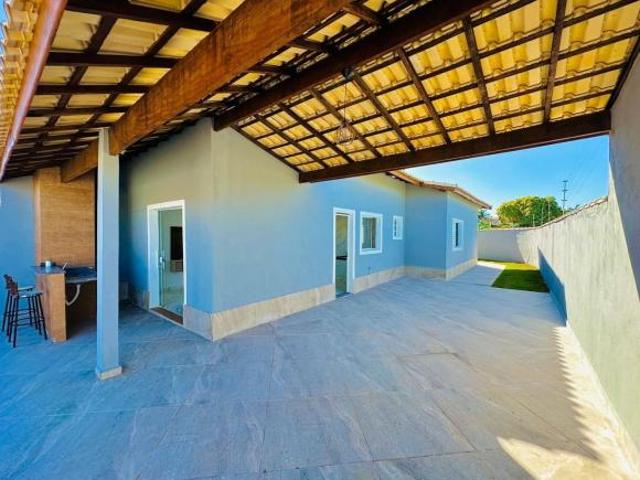 Casa no bairro Jardim Bopiranga em Itanhaém. Possui piscina e 02 dormitórios