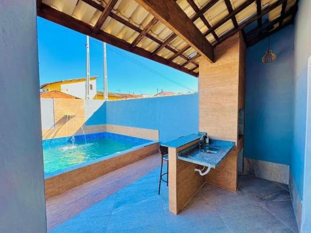 Casa no bairro Jardim Bopiranga em Itanhaém. Possui piscina e 03 dormitórios