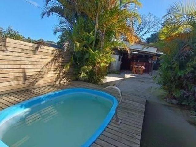 Casa no bairro Jardim do Salso com 2 dormitórios e 4 vagas