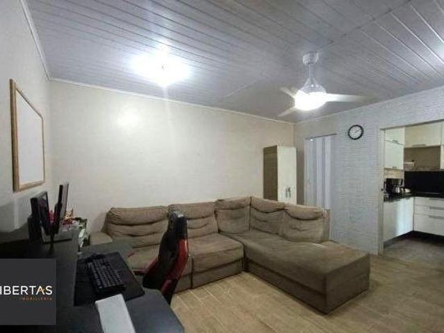 Casa no bairro Jardim do Salso com 2 dormitórios e 4 vagas