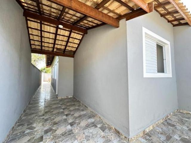 Casa no bairro Jardim Jamaica em Itanháem. Possui piscina e 2 dormitórios