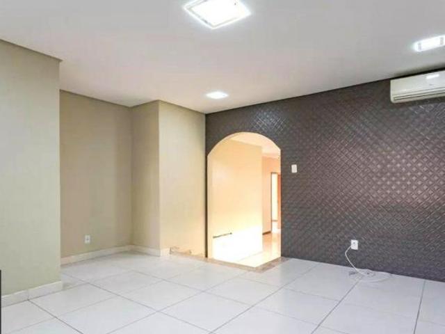 Casa no bairro Jardim Sabará de 4 dormitórios e 3 vagas DESOCUPADA