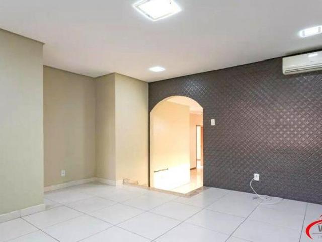 Casa no bairro Jardim Sabará de 4 dormitórios e 3 vagas DESOCUPADA