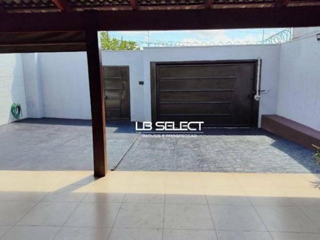 Casa no bairro Jardim Patrícia com três quartos, suíte, varanda gourmet e quatro vaga de garagem