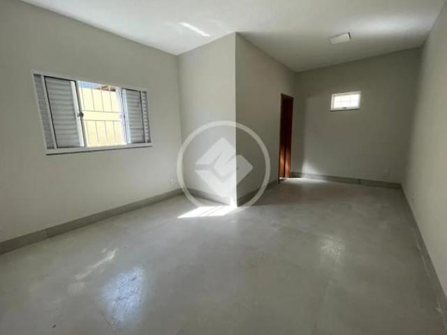 Casa no bairro Jockey Club com 3 quartos sendo 1 suíte, área com churrasqueira